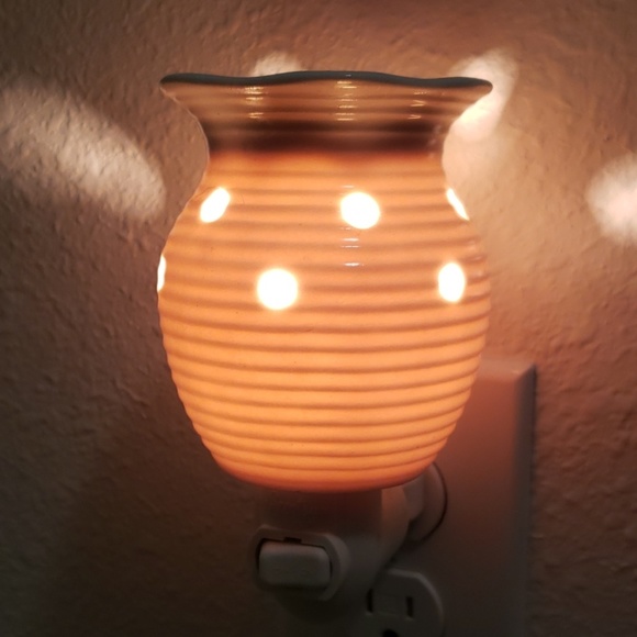 Scentsy | Accents | Groovy White Scentsy Plug In Warmer | Poshmark